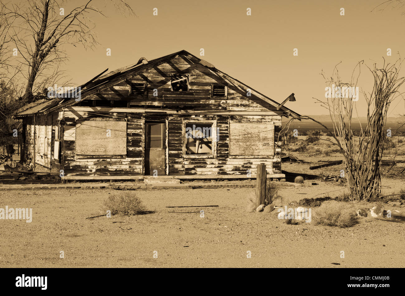 Rt 66 abandoned cabin, house, Essex, CA, desert, desolate Stock Photo ...