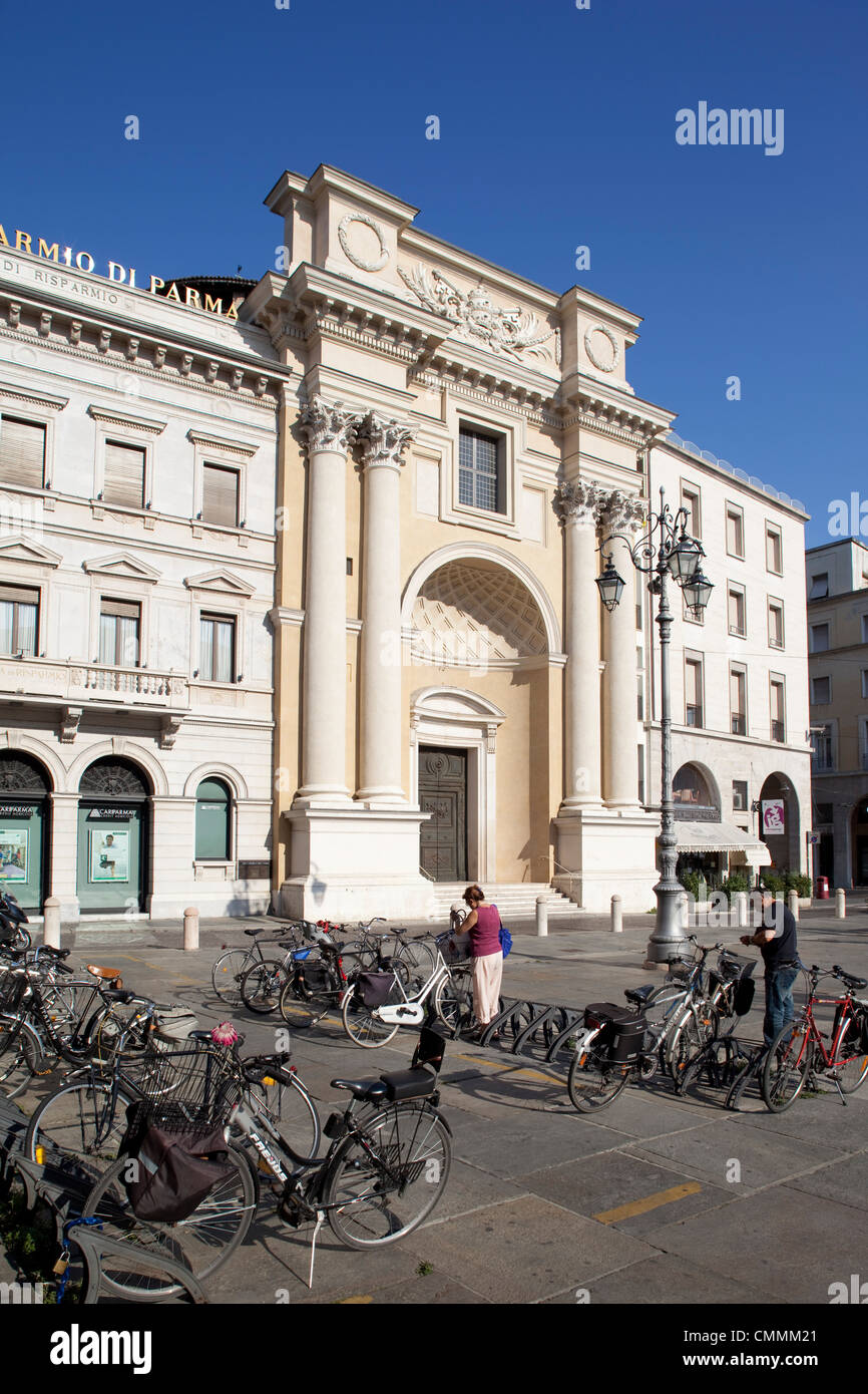 Piazza Garibaldi, cycles and architecture, Parma, Emilia Romagna, Italy ...