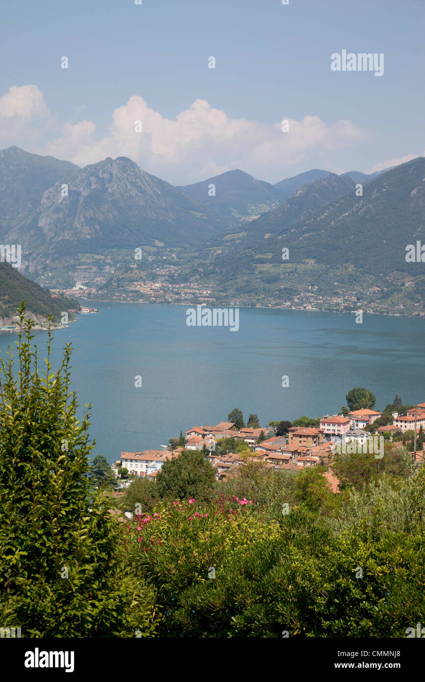 View of Lake Iseo near Sulzano, Lombardy, Italian Lakes, Italy, Europe ...