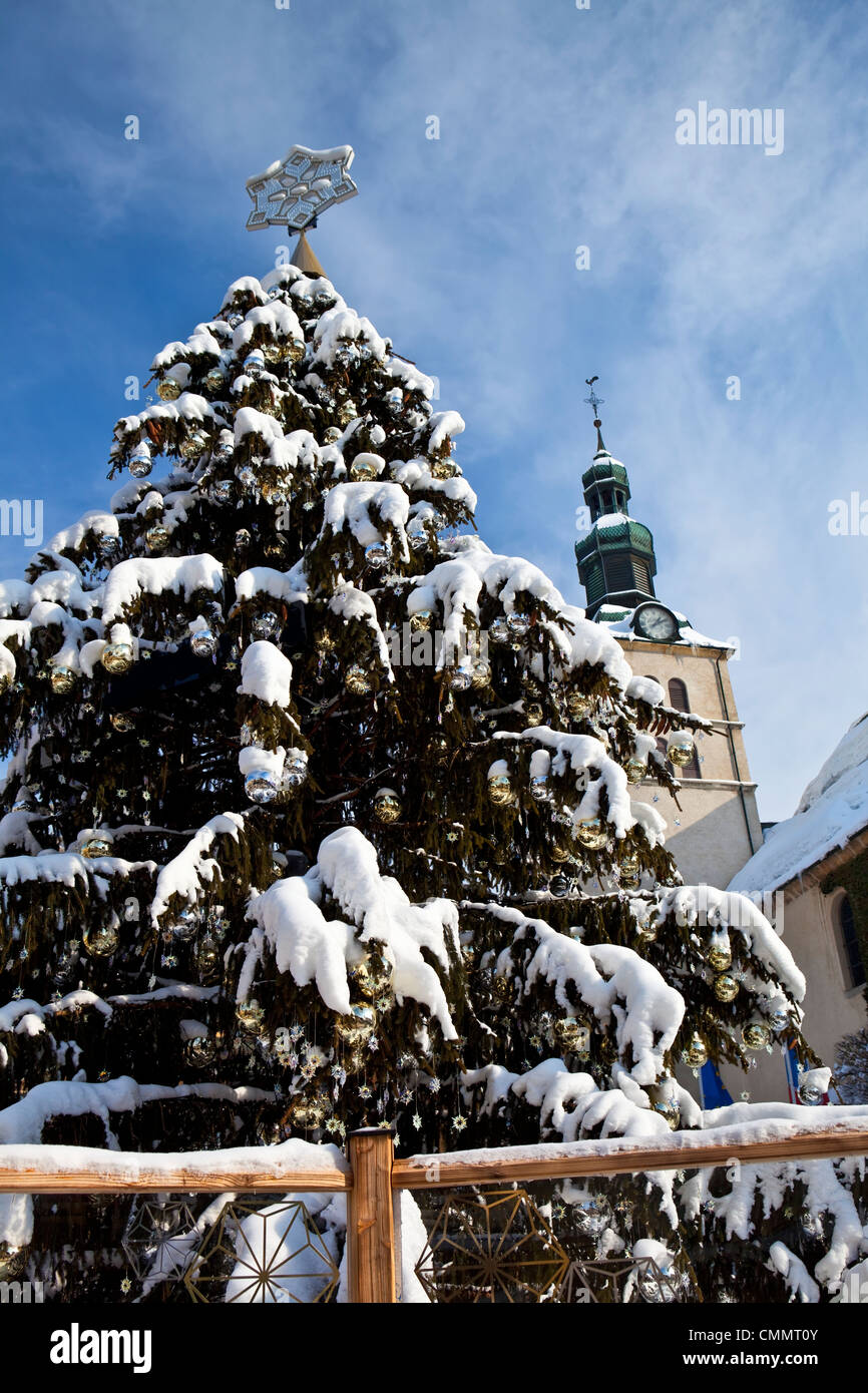 Megève Upper Savoy (France) : belfry and Christmas tree Stock Photo - Alamy