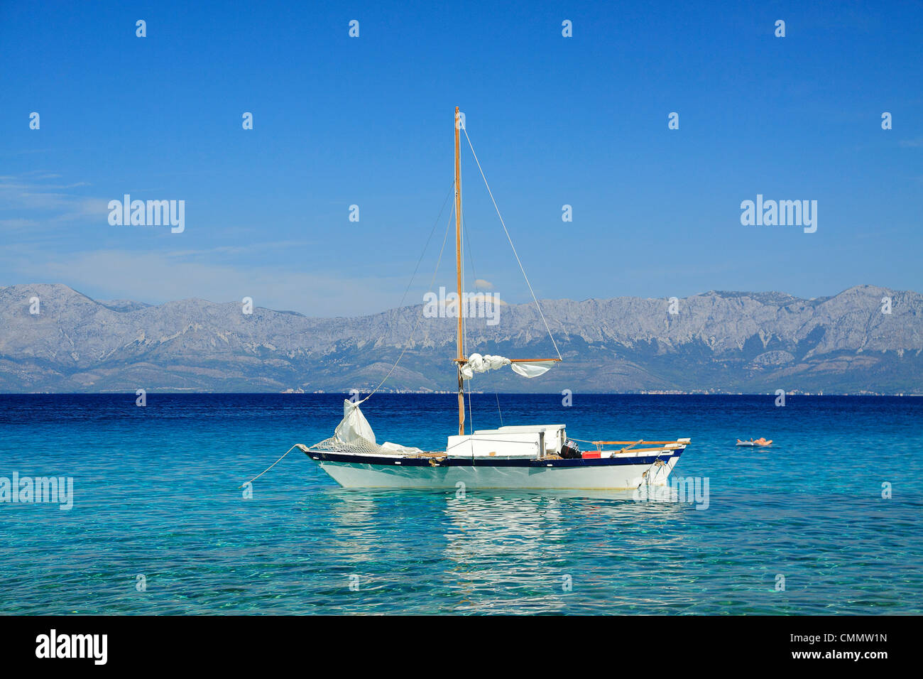 Yacht moored in Divna bay, Peljesac peninsula, Croatia Stock Photo - Alamy