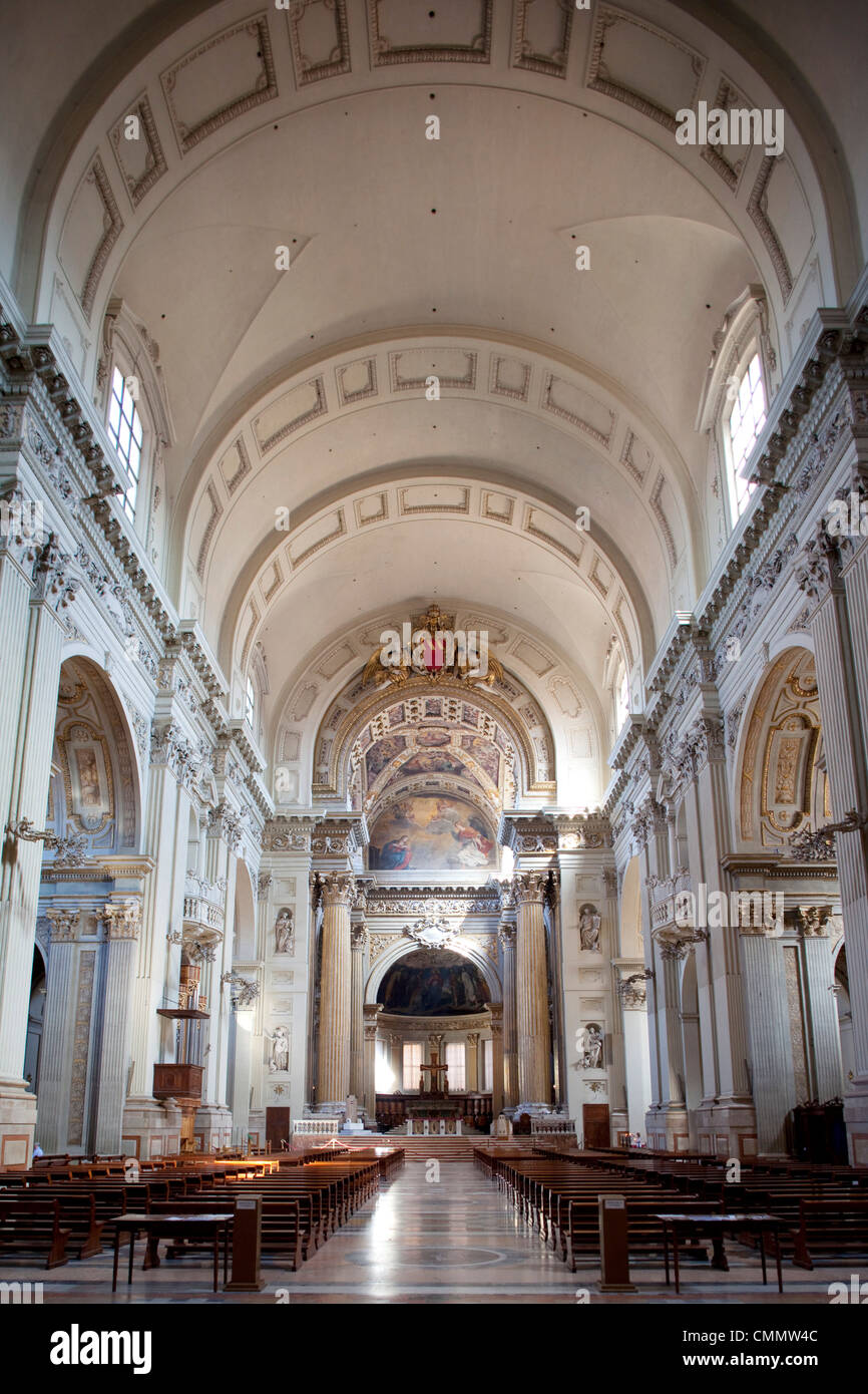 Catedral De San Pietro Bolonia Realizando Castel San Pietro Tickets De