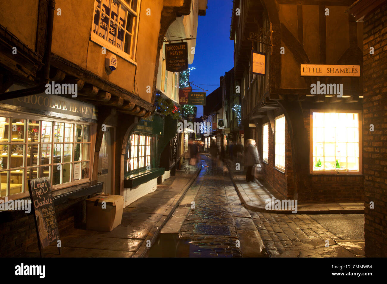 Shambles night york yorkshire england hi-res stock photography and ...