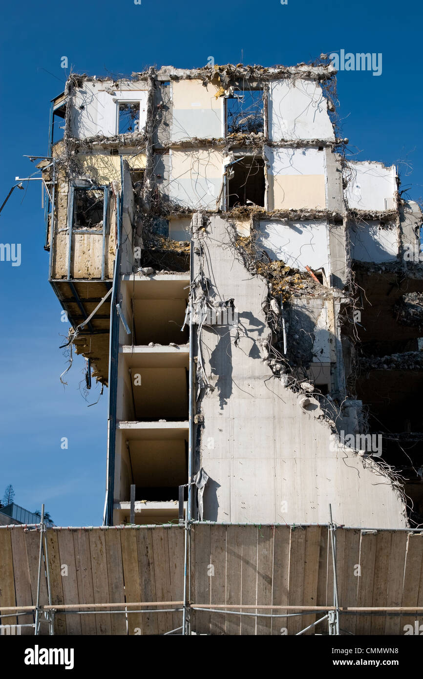 Ruined building ready for demolition Stock Photo - Alamy