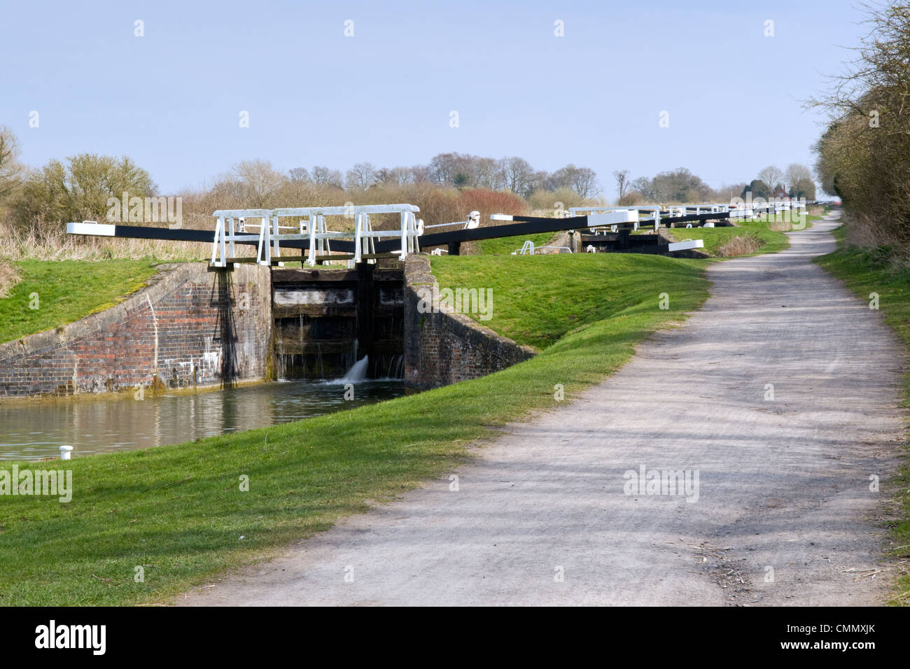 Canal Locks at Kennet and Avon Canal, Devizes, Wiltshire on sunny day ...