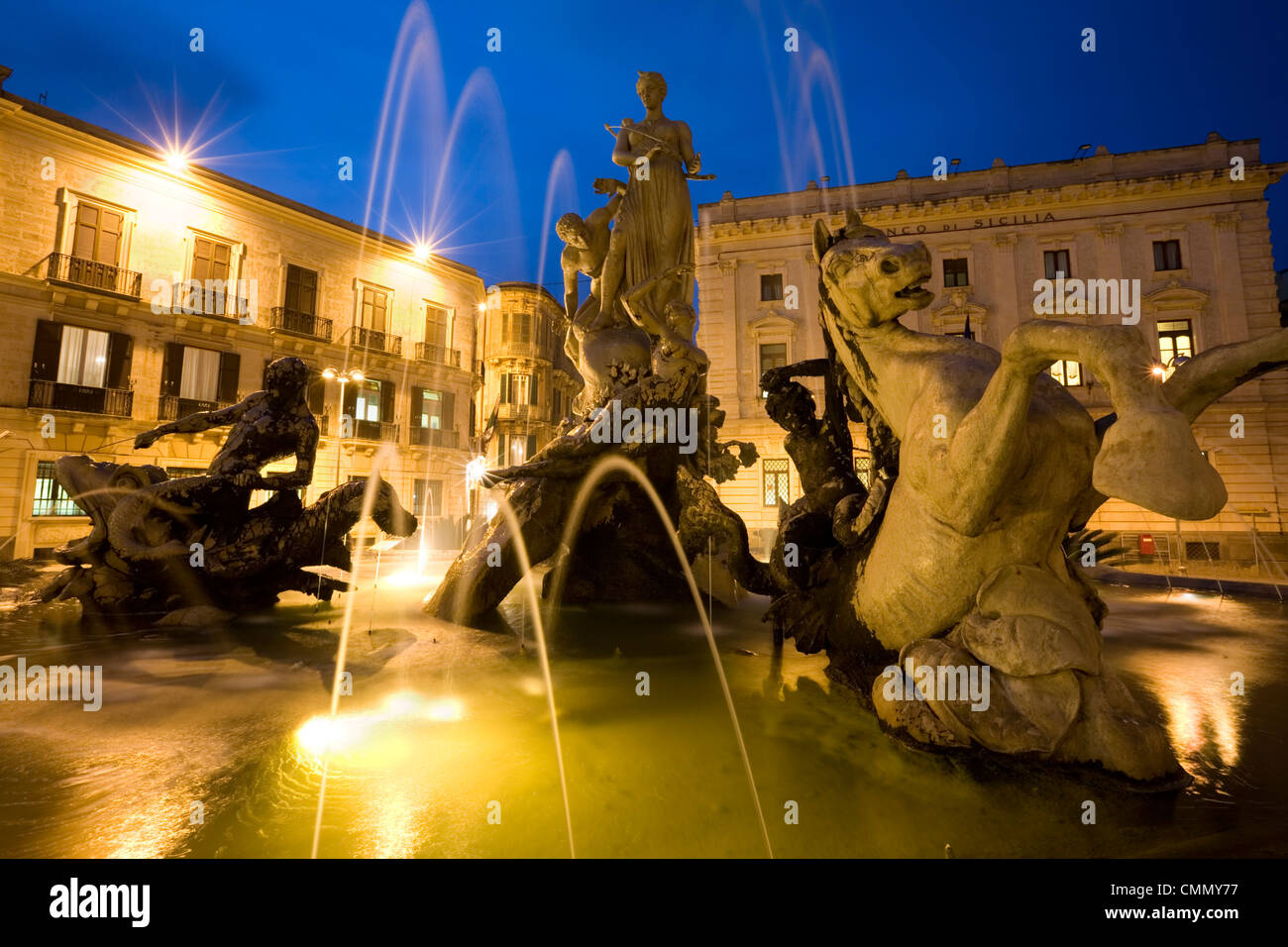 Fountain of the Nymph Arethusa in Piazza Archimede, Siracusa, Sicily ...