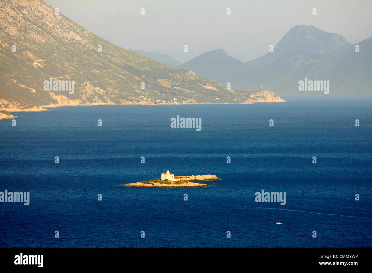 Small island lighthouse near hi-res stock photography and images - Alamy