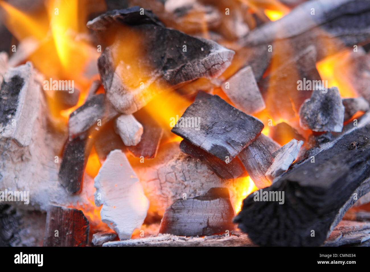 Decaying red coals of a tree in a fire Stock Photo - Alamy