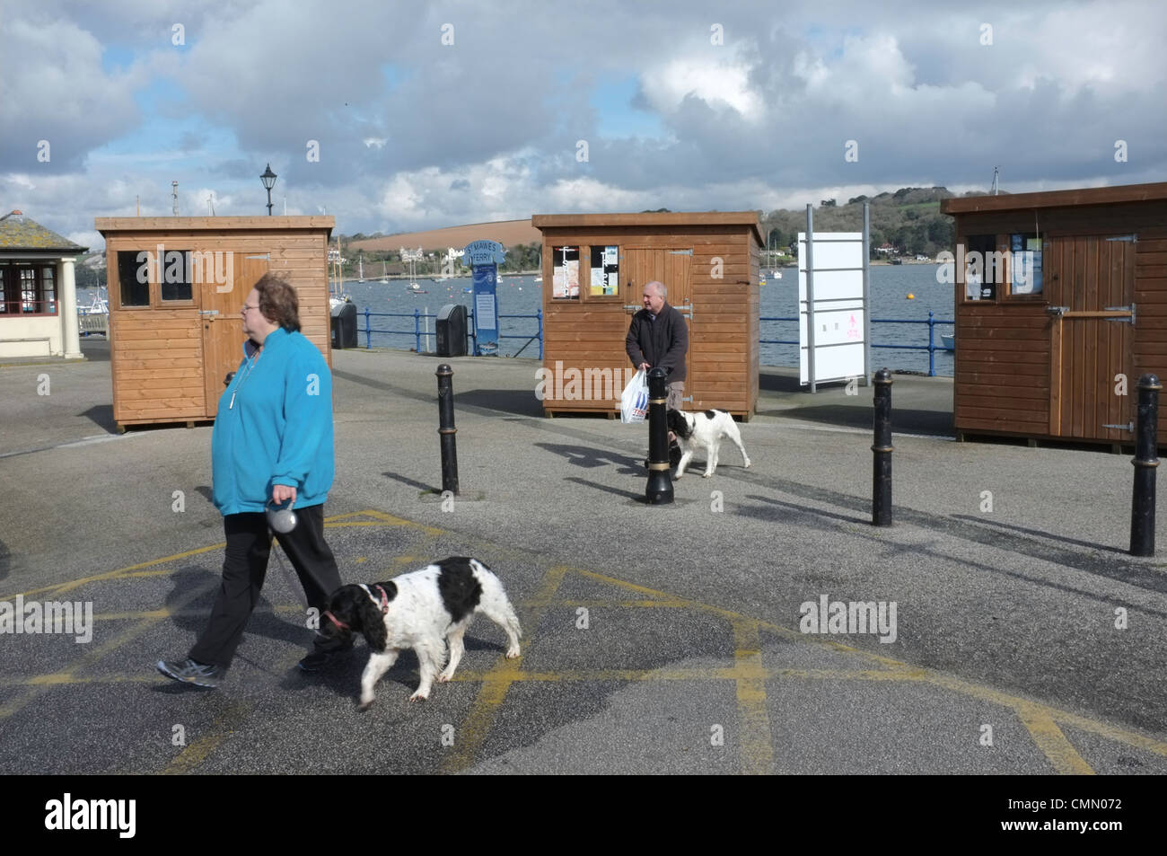 People walking windy day hi-res stock photography and images - Alamy