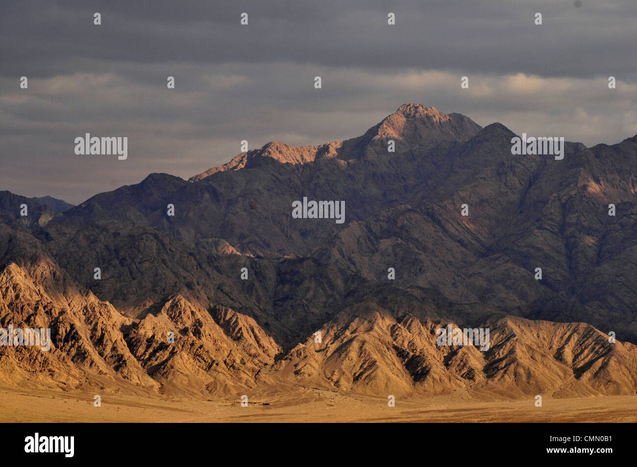Rugged desert mountain hi-res stock photography and images - Alamy