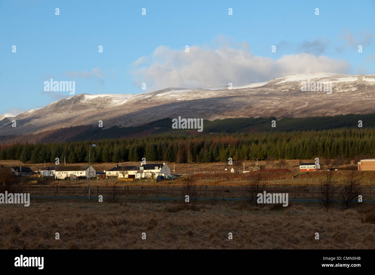 The station at Dalwhinnie in the Scottish highlands. The Fara mountain ...