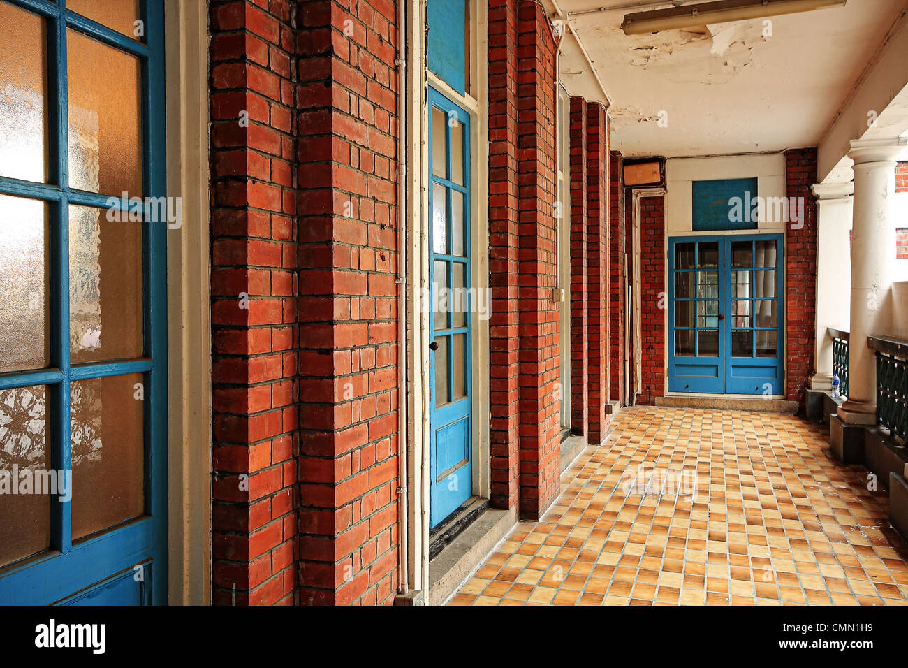 Old fashioned building terrace hi-res stock photography and images - Alamy