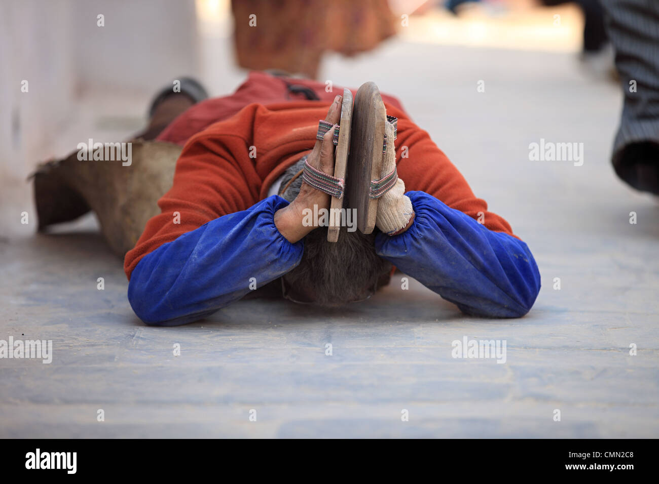 Tibetan man hi-res stock photography and images - Alamy
