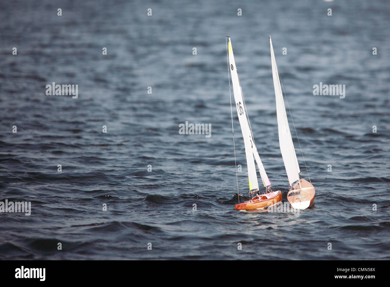 Sailing model boats on lake hi-res stock photography and images - Alamy