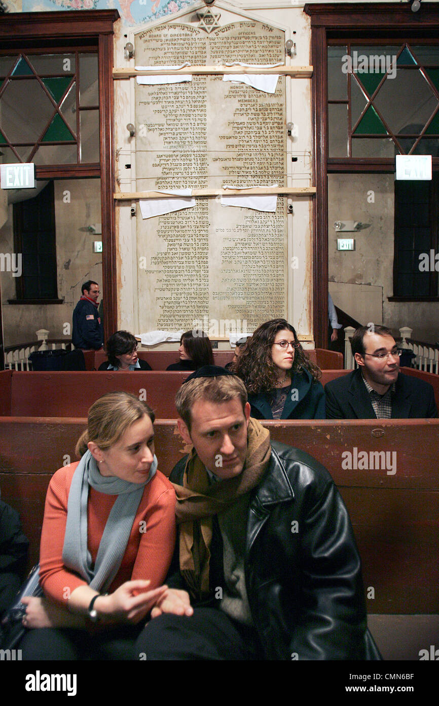 Shul synagogue service hi-res stock photography and images - Alamy