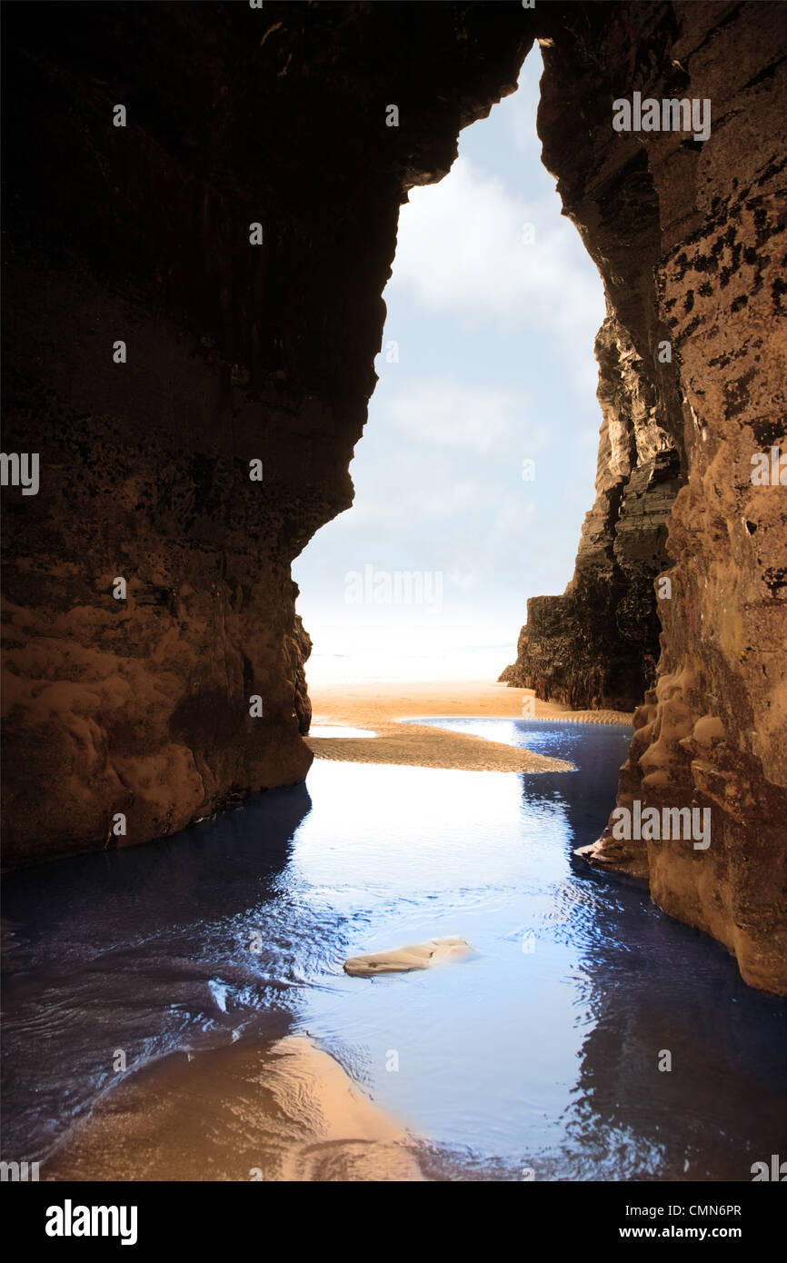 Inside cave looking out hi-res stock photography and images - Alamy