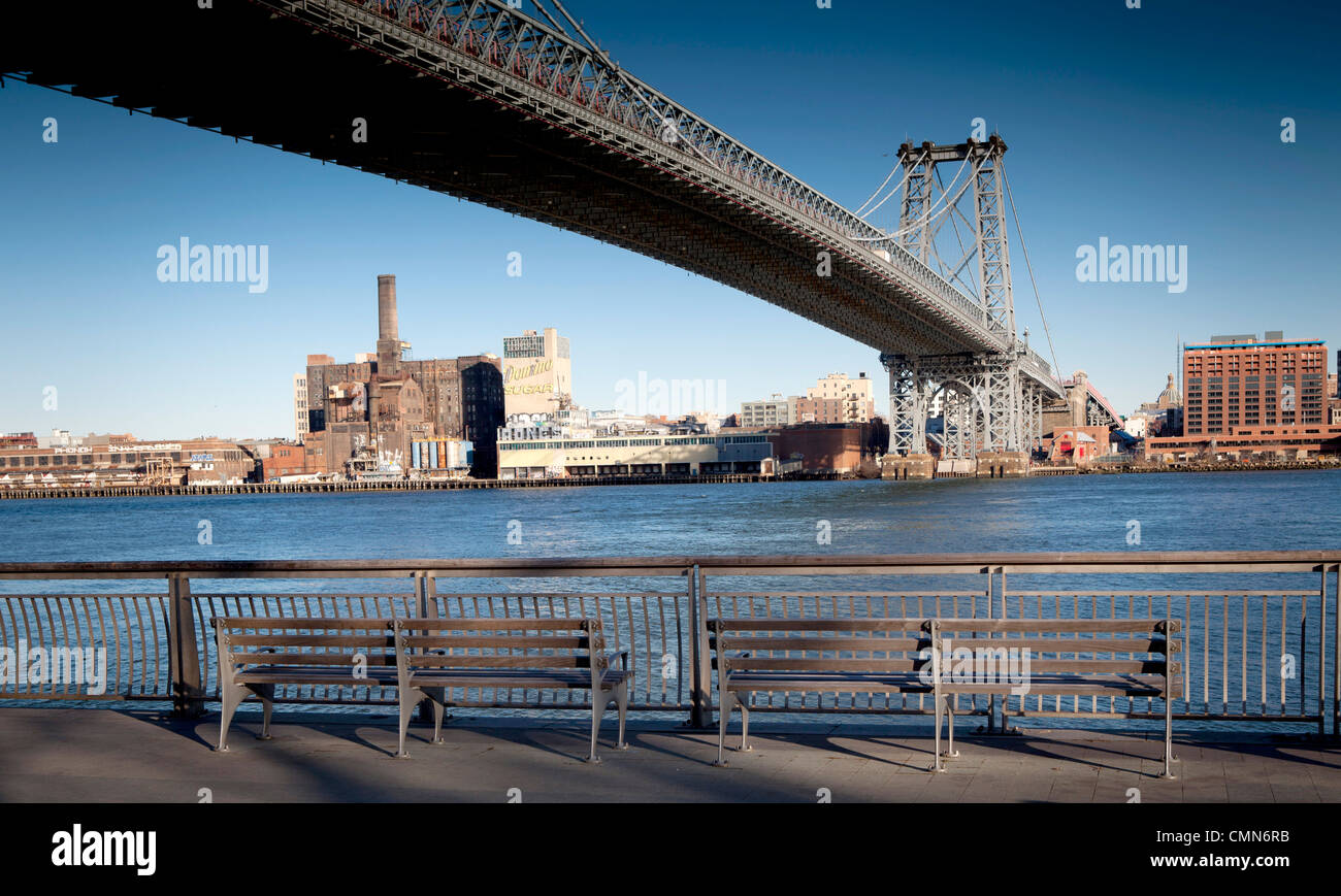 Benches under williamsburg bridge hi-res stock photography and images ...