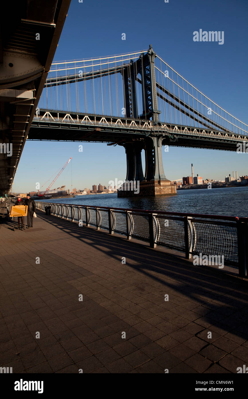 Manhattan bridge on sunny day Stock Photo - Alamy