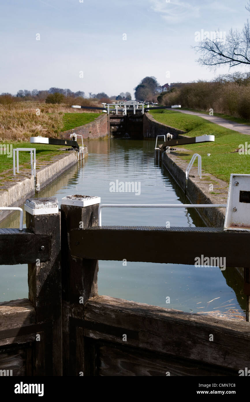 Canal Locks at Kennet and Avon Canal, Devizes, Wiltshire on sunny day ...