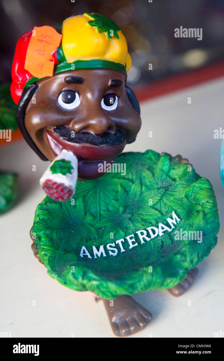 Black rasta man smoking joint hi-res stock photography and images - Alamy