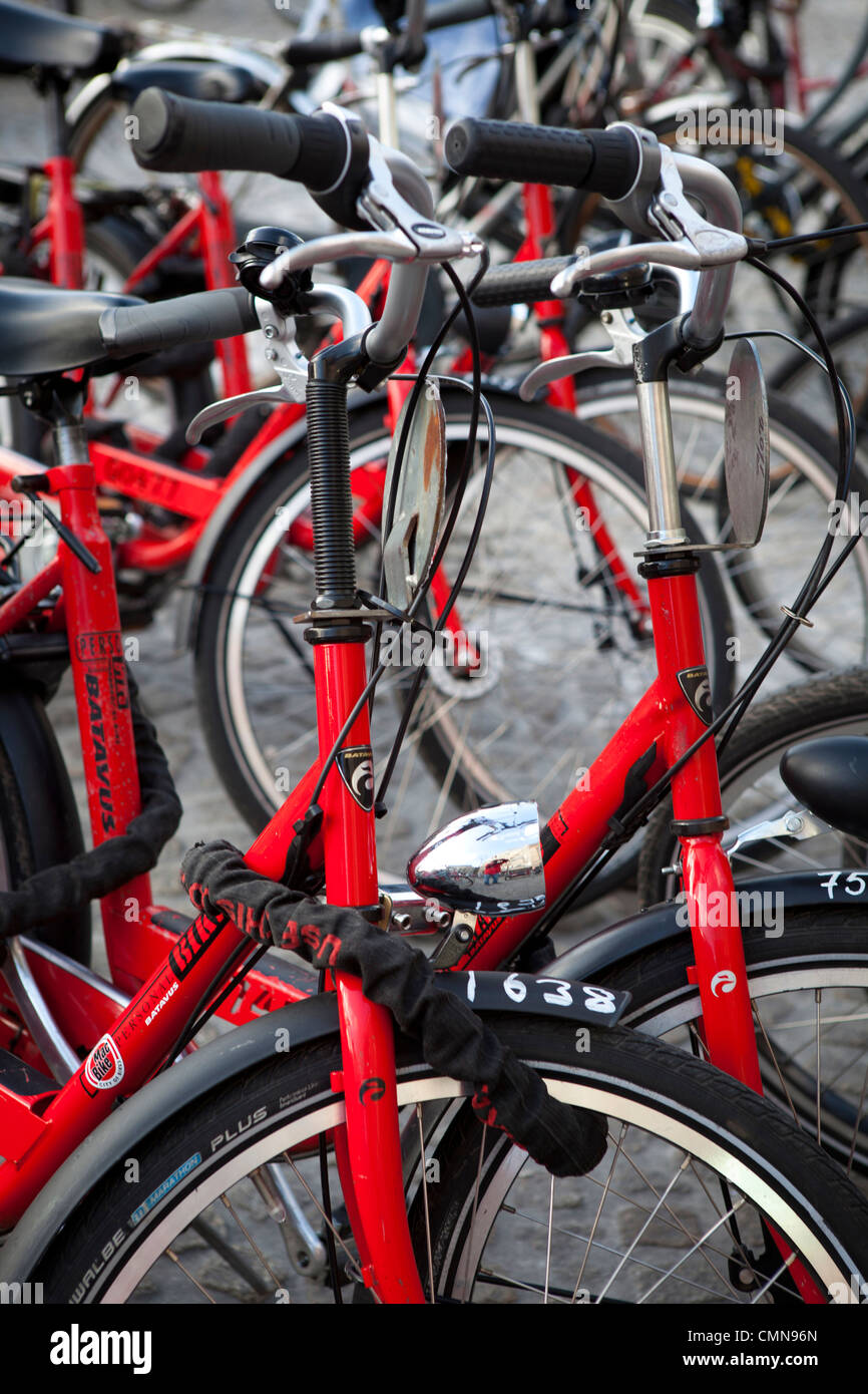 red bicycles in city center, Amsterdam Stock Photo - Alamy