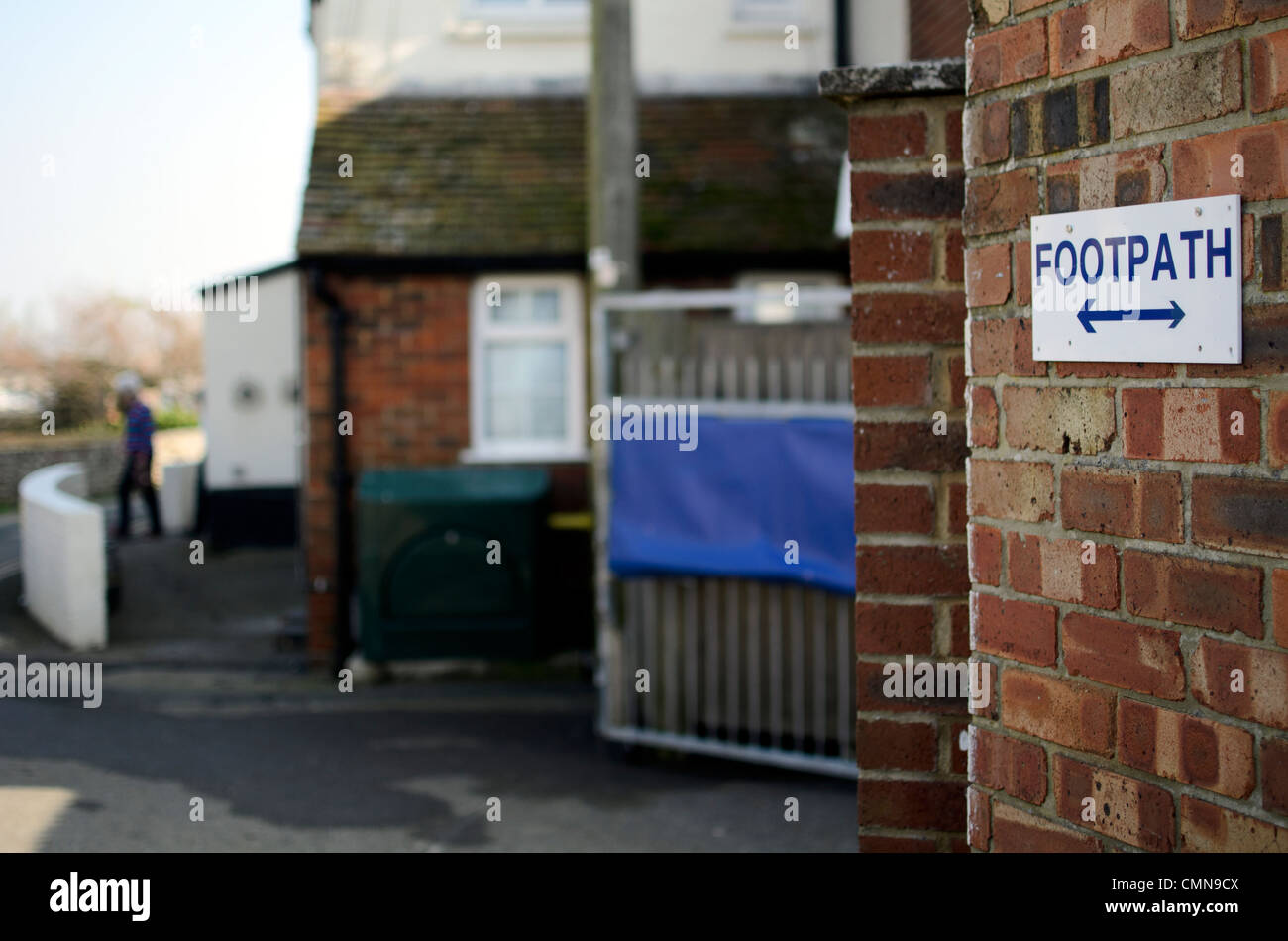 Signs Footpath in Emsworth, West Sussex Stock Photo - Alamy