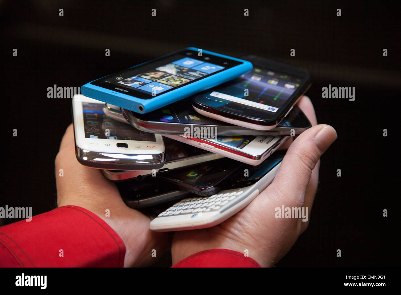 Gadgets pile hi-res stock photography and images - Alamy