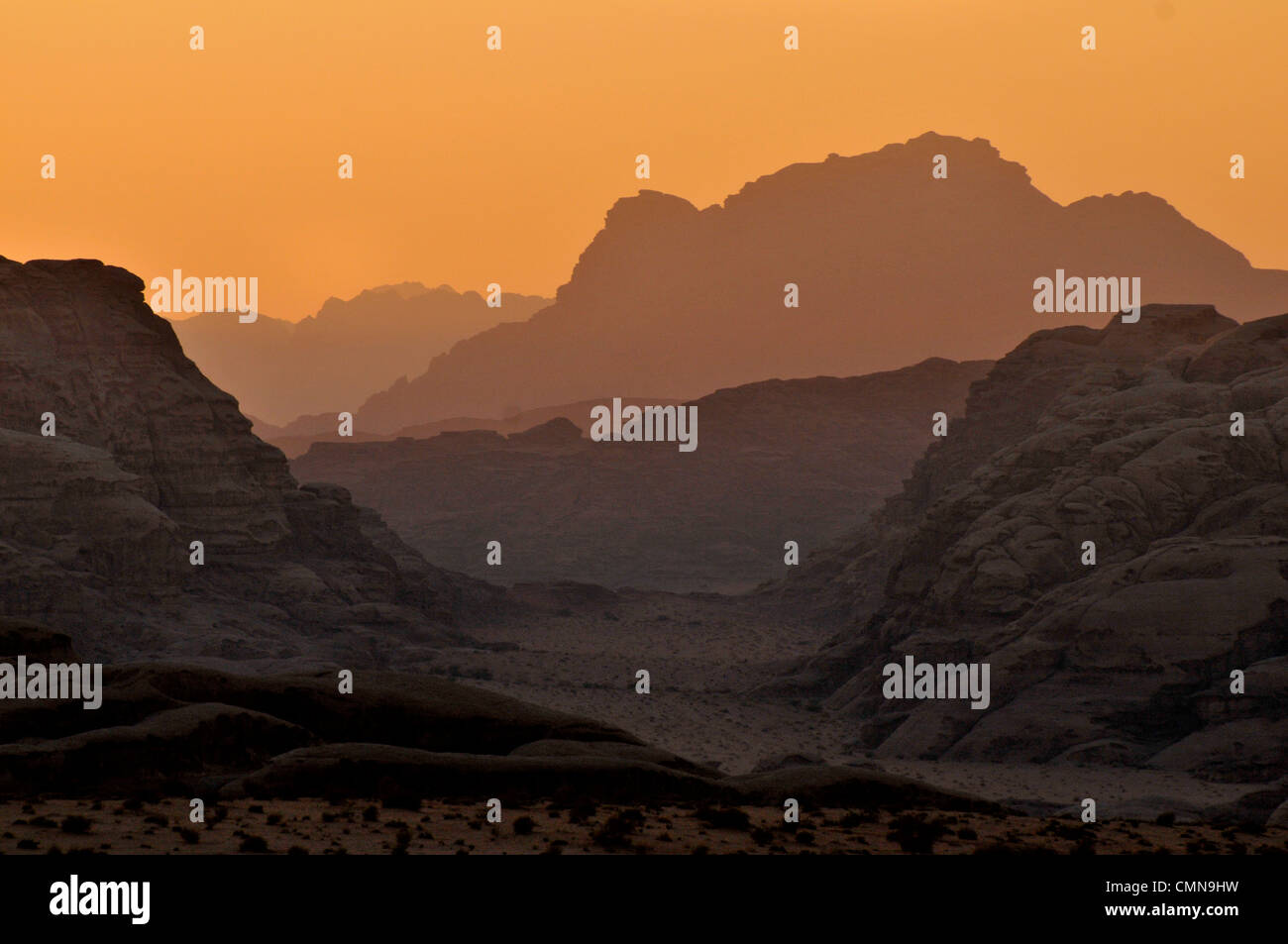 Sunset in the Jordanian desert, Wadi rum Stock Photo - Alamy