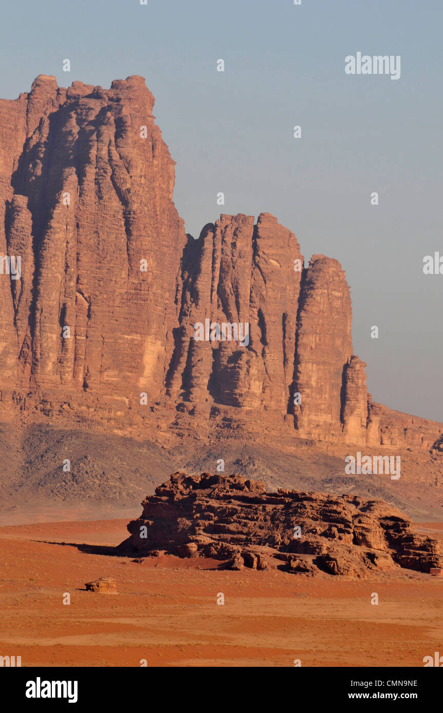 Jordan mountain and desert hi-res stock photography and images - Alamy