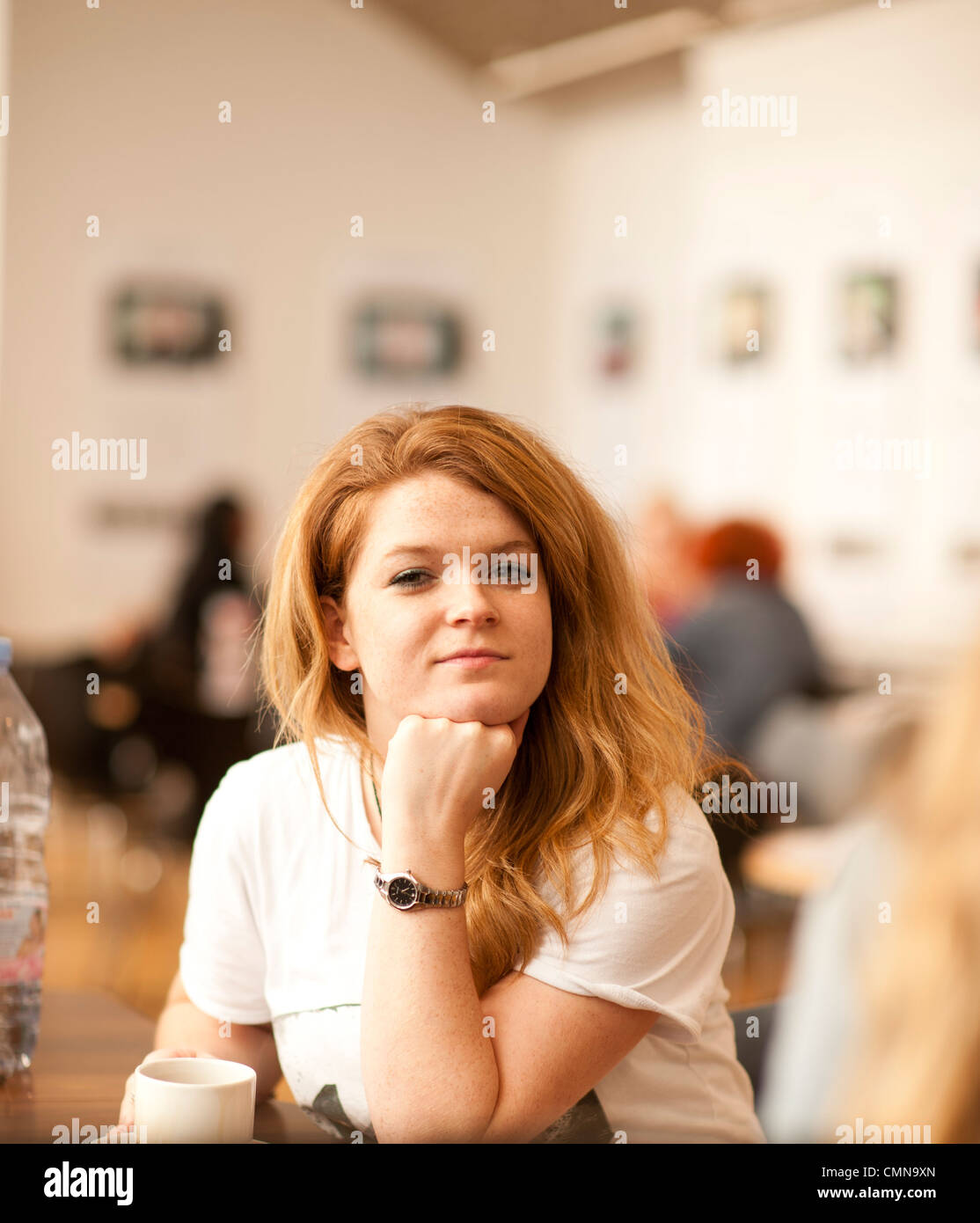 a young woman sitting by herself alone in a cafe bar waiting, uk Stock ...