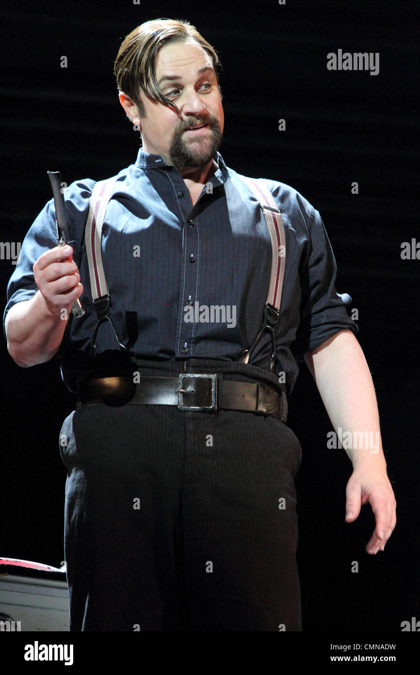 Michael Ball In Title Role High Resolution Stock Photography and Images ...