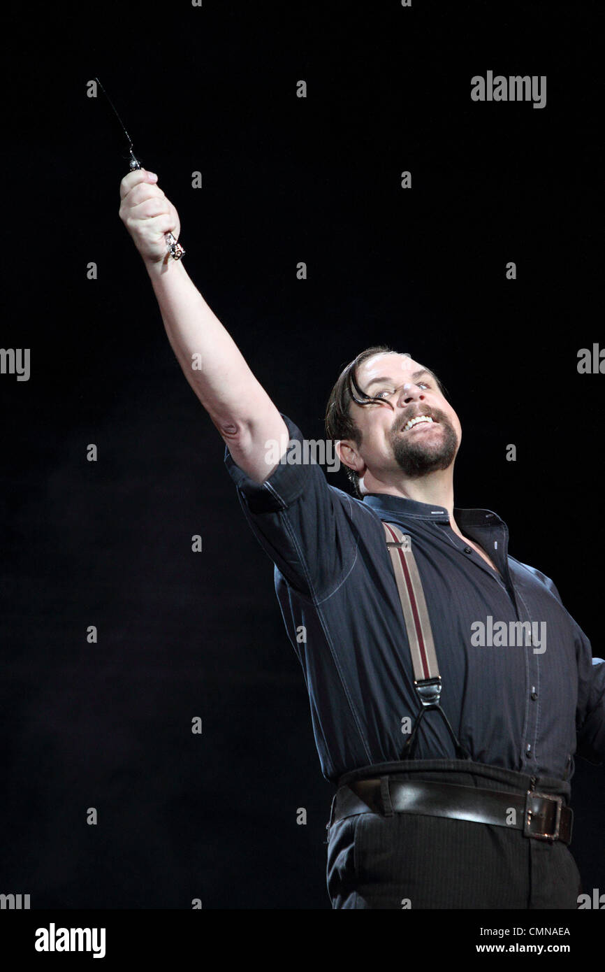 Michael Ball in the title role of Sweeney Todd at a photocall for ...