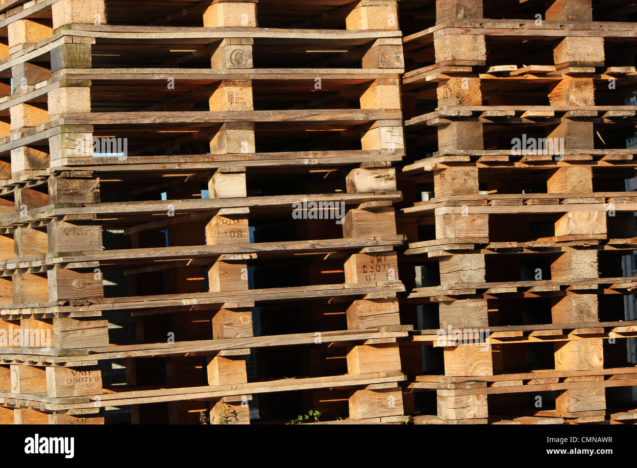 Close up of many brown wood palettes Stock Photo - Alamy