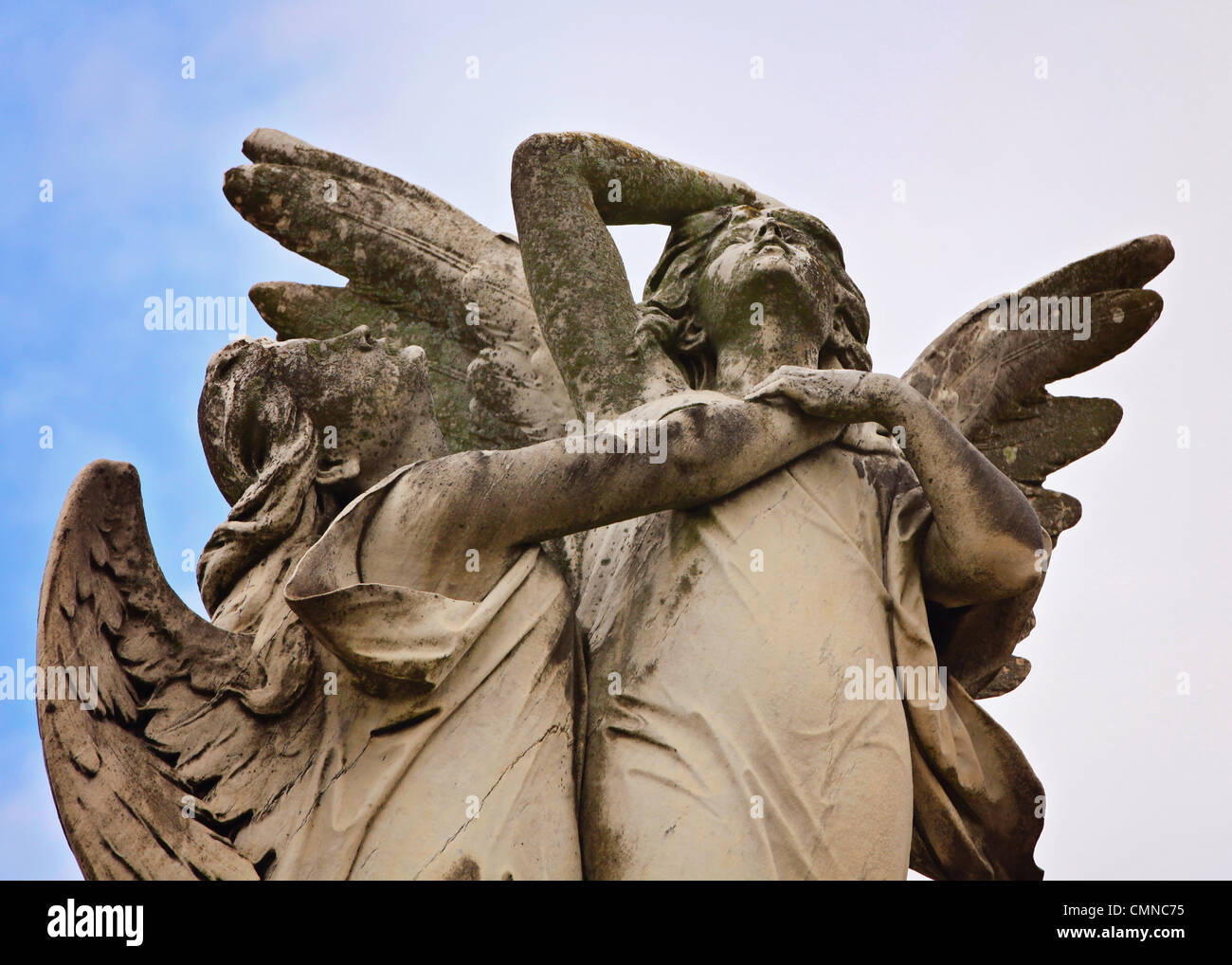 Angel statues hi-res stock photography and images - Alamy