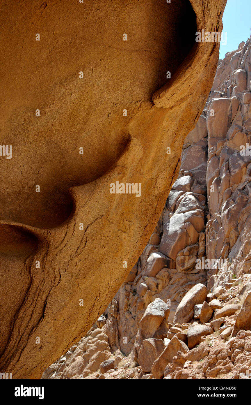 Desert rock scene Stock Photo - Alamy