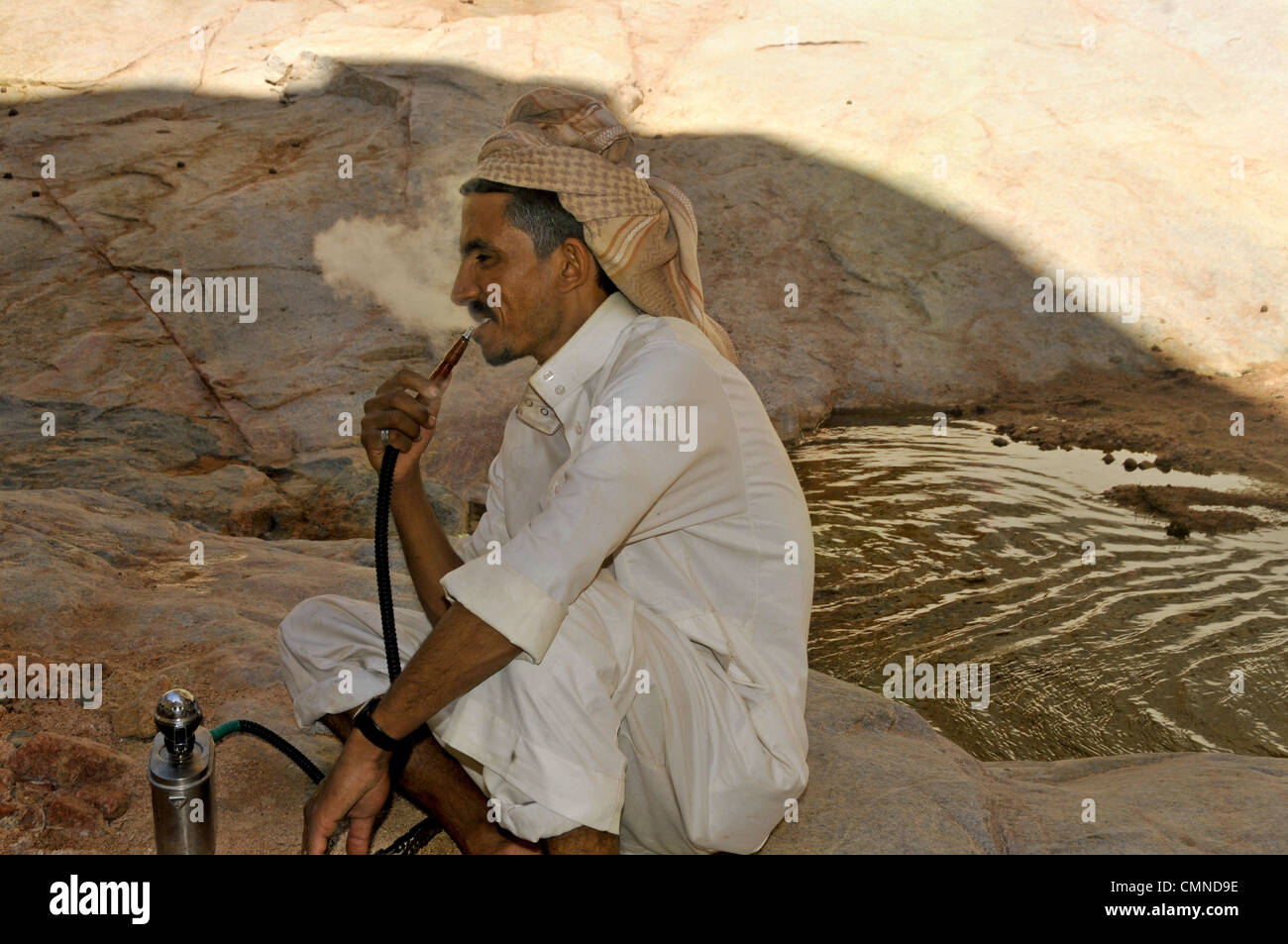 Arab bedouin smoking a traditional water pipe Stock Photo - Alamy