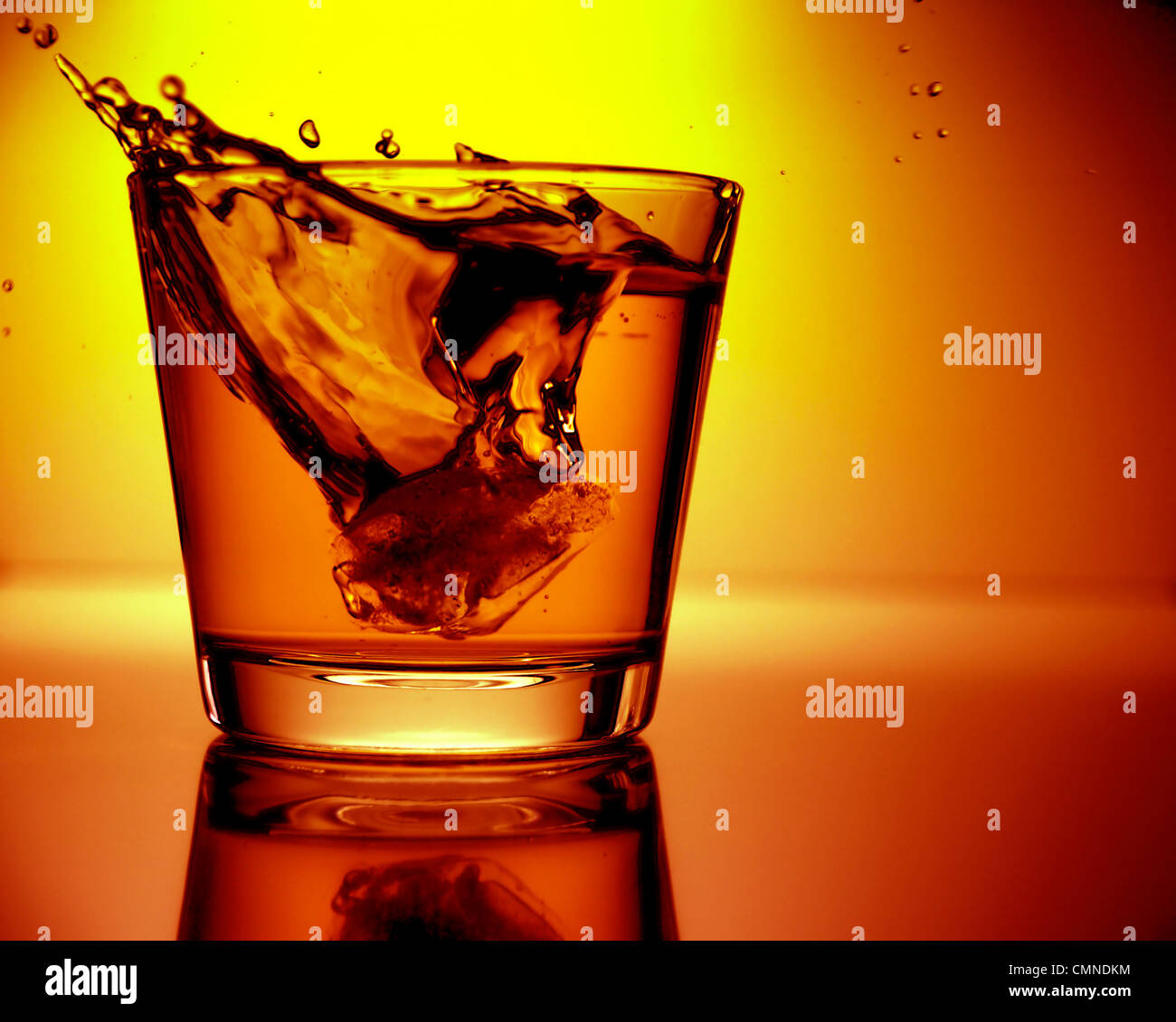 Splashing drink hi-res stock photography and images - Alamy