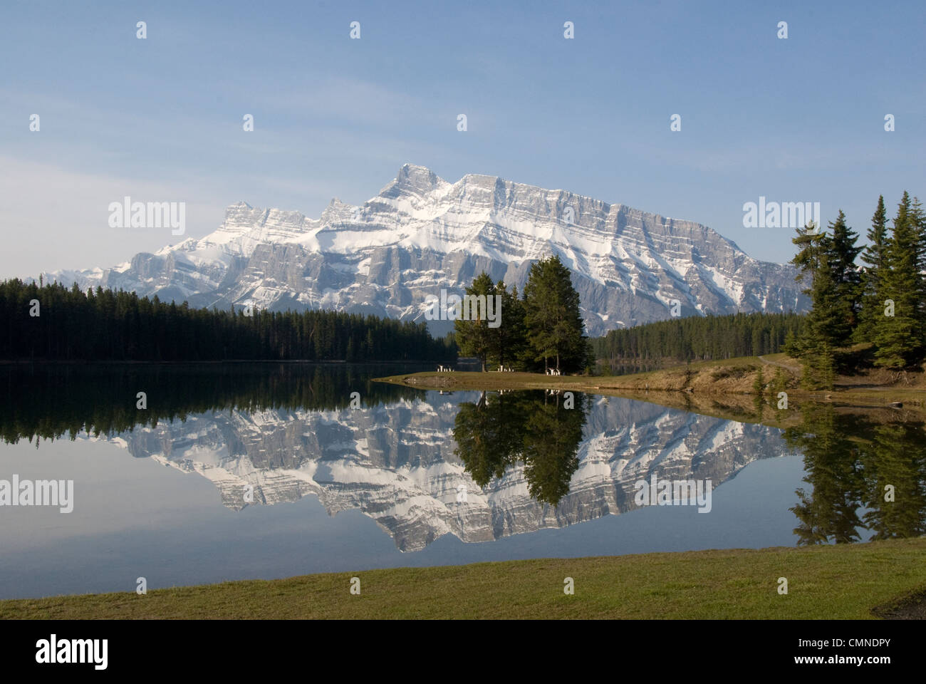 Two Jack Lake, Banff, Alberta, Canada Stock Photo - Alamy