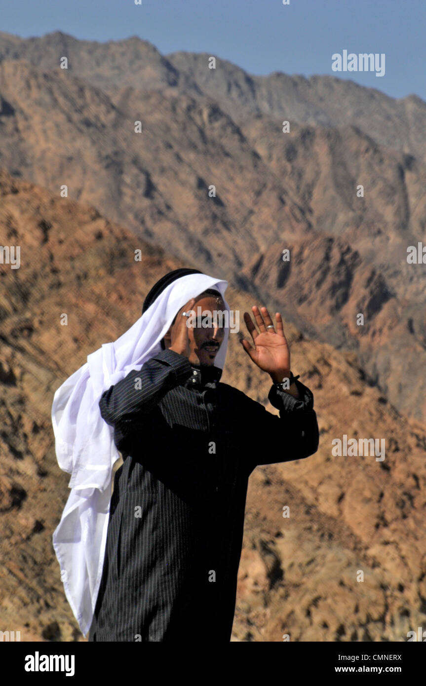 Series of Arab Muslim praying in the Desert Stock Photo - Alamy