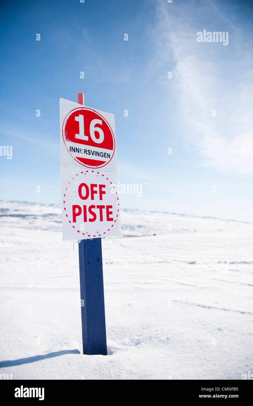 Blue run piste marker sign hi-res stock photography and images - Alamy