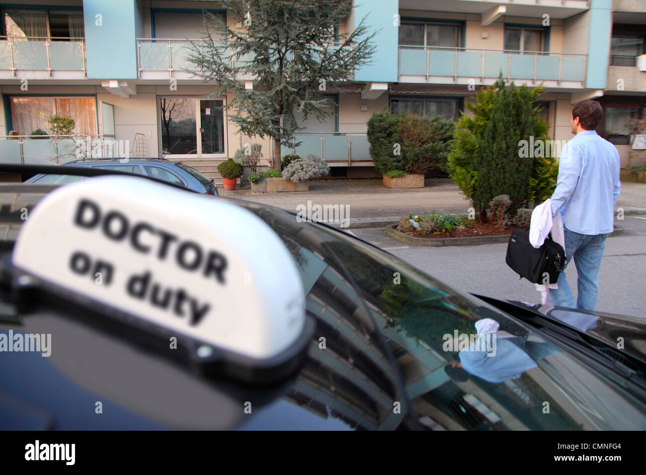 Emergency doctor car hi-res stock photography and images - Alamy
