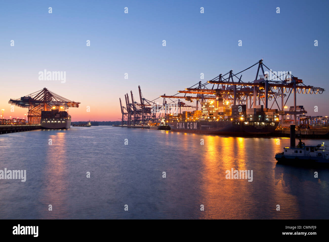 Hamburg port hi-res stock photography and images - Alamy