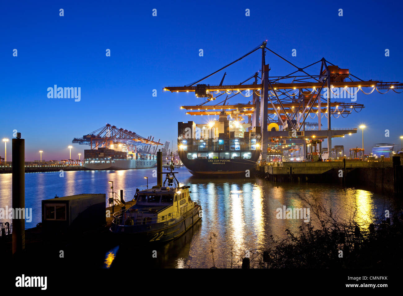 Hamburg port hi-res stock photography and images - Alamy