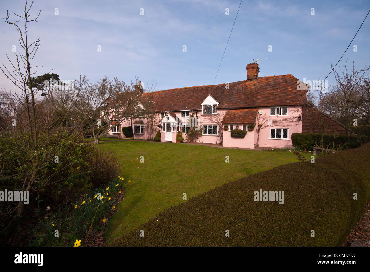 Detached house uk garden hi-res stock photography and images - Alamy