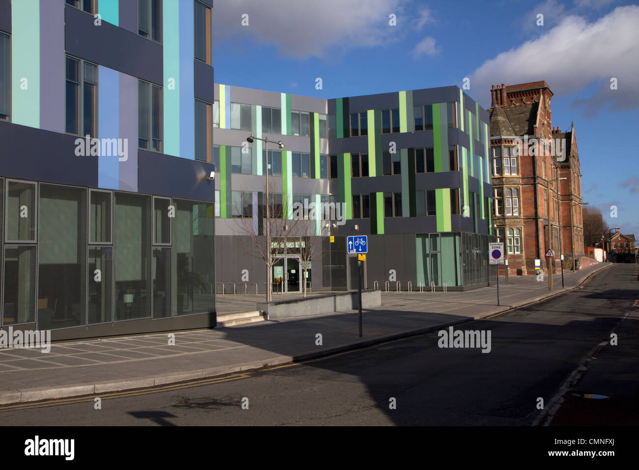 Modern uk buildings hi-res stock photography and images - Alamy