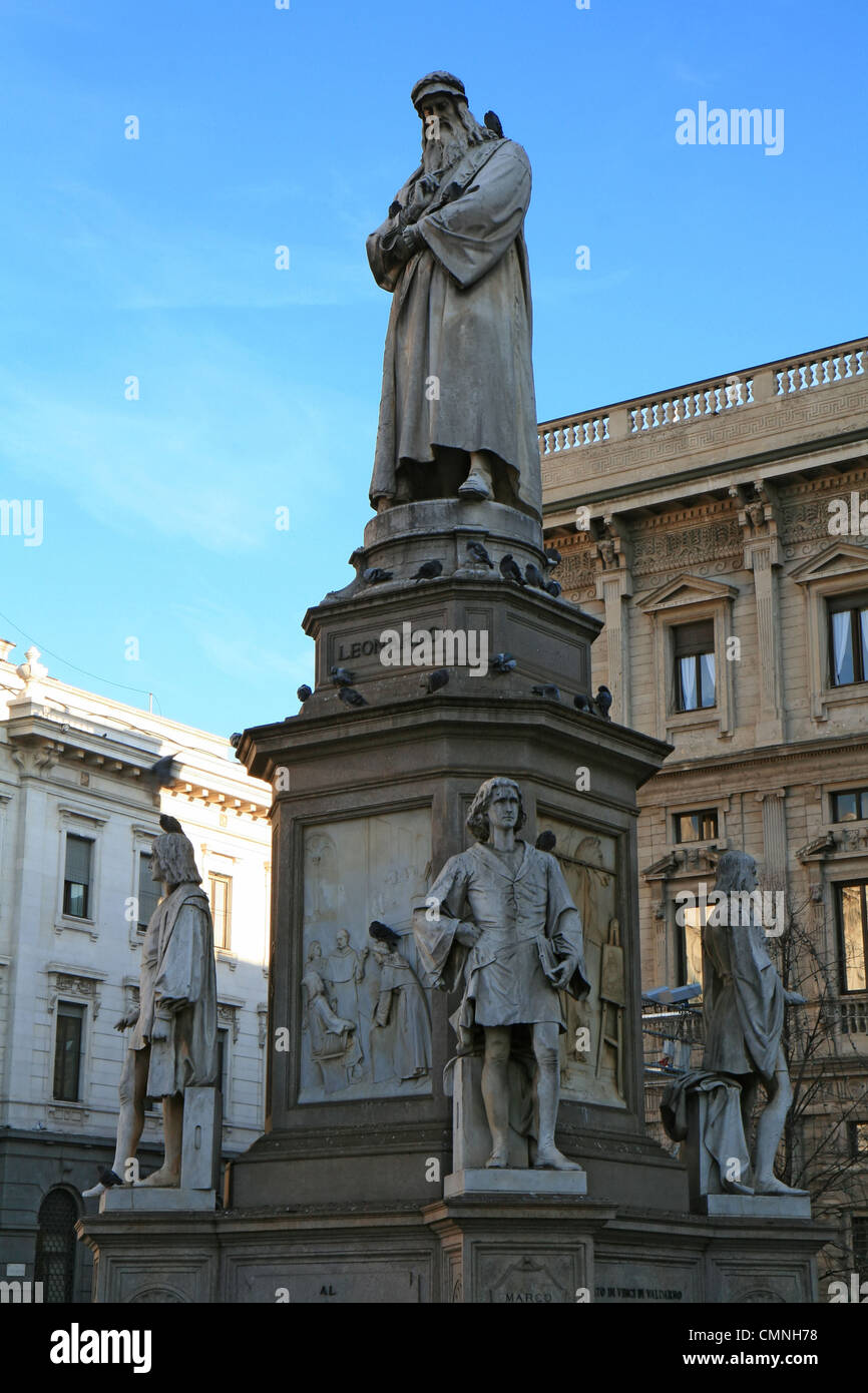 Statue of Leonardo Da Vinci in Milan, Italy Stock Photo - Alamy