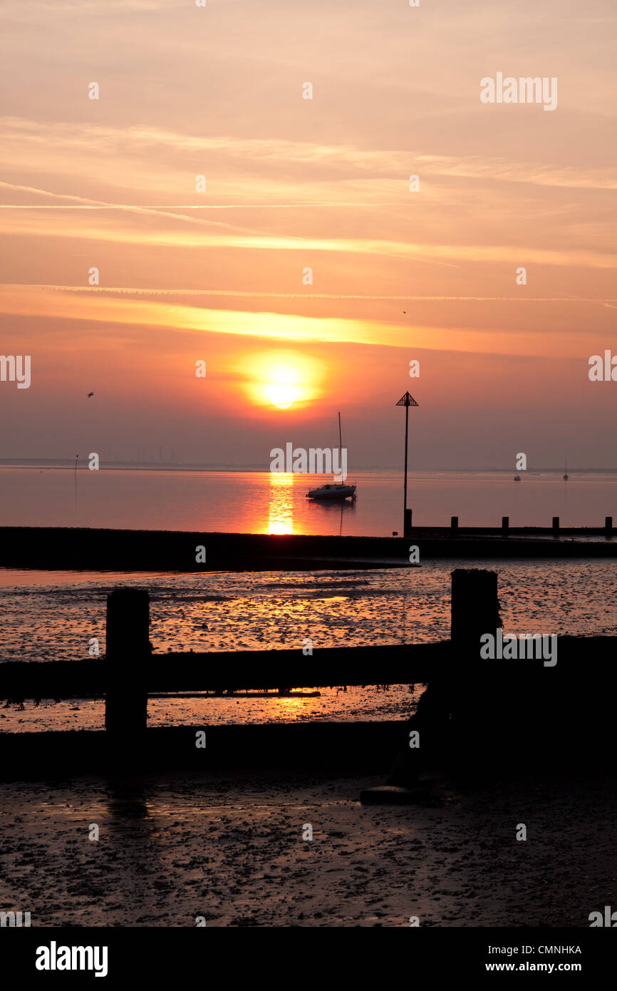 Southend beach hi-res stock photography and images - Alamy