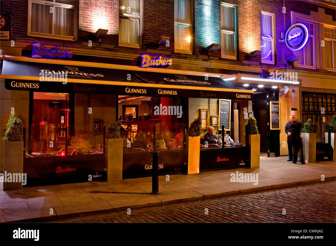 Buskers bar hi-res stock photography and images - Alamy
