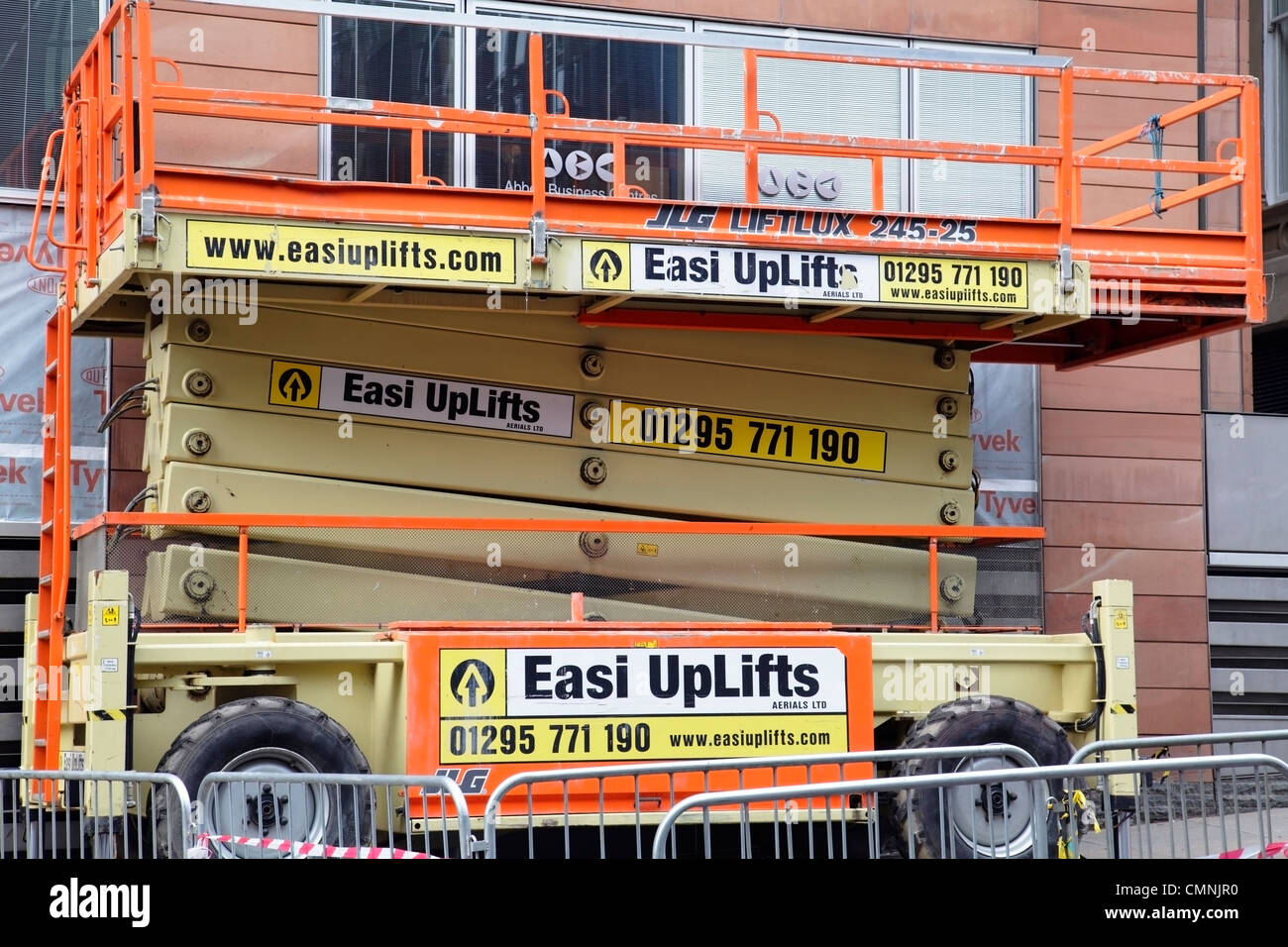 Construction lift hi-res stock photography and images - Alamy