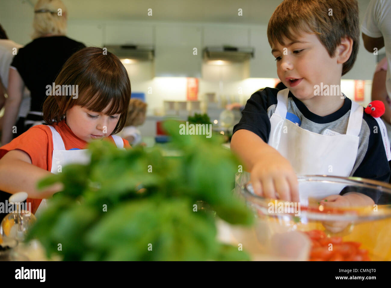 Children learning to cook in a London kitchen Stock Photo - Alamy